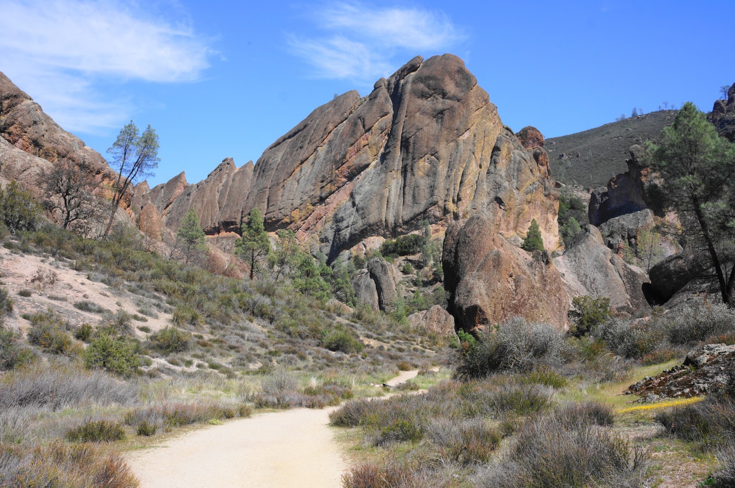 Balconies Cliffs – Balconies Cave Trail Loop (Pinnacles National Park ...