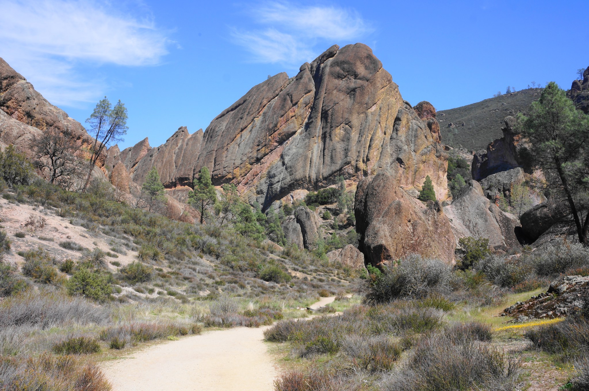 Balconies Cliffs – Balconies Cave Trail Loop (Pinnacles National Park ...