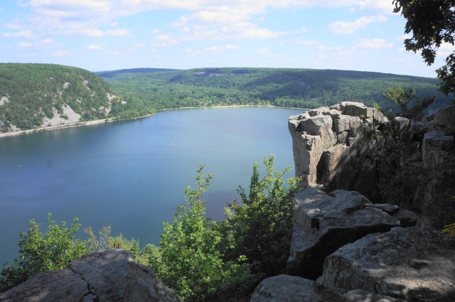 Devil’s Lake Loop (Devil’s Lake State Park, WI) – Live and Let Hike